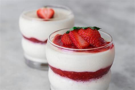 MOUSSE DE LEITE CONDENSADO MORANGOS Gabriel Freitas