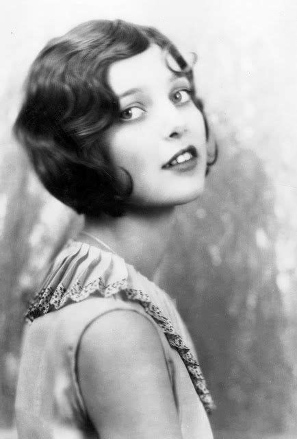 36 Vintage Photos Show A Unique And Elegant Style Of 1920s Women