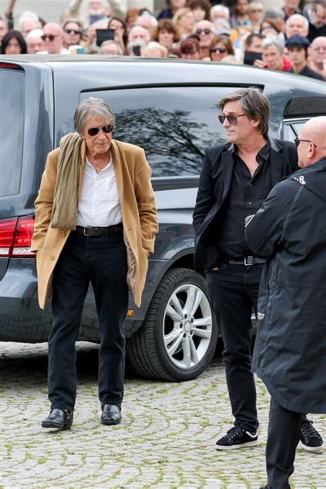 Photo Discret depuis la mort de Françoise Hardy en juin dernier l