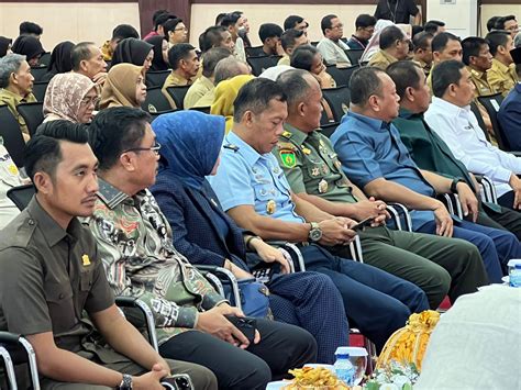 Rismawati Kadir Nyampa Rahman Pina Dan Ady Ansar Hadiri Penyerahan SK