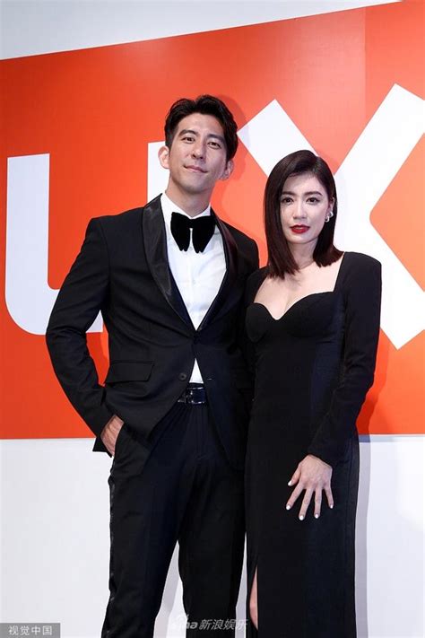 贾静雯修杰楷夫妇合体亮相 同色系黑裙配西装组情侣LOOK 新浪图片