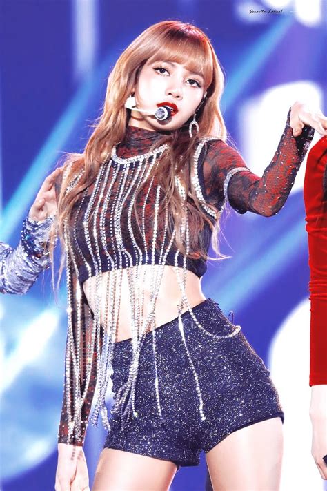 Times Blackpinks Lisa Showed Off Her Perfect Body Line
