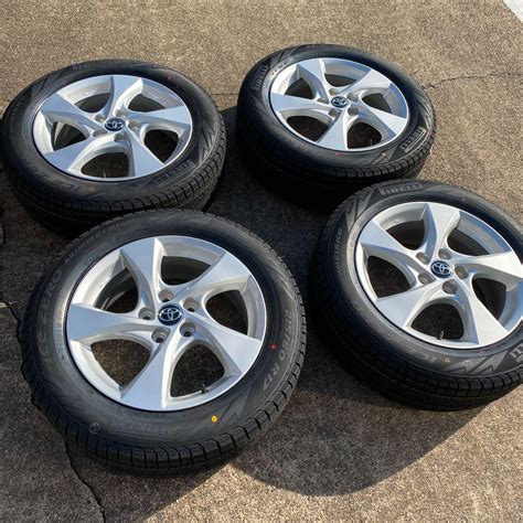 によるお 215 60R17 17インチ プジョー リフター PIRELLI アイスアシンメトリコ プラス 限定2021年製 スタッドレス