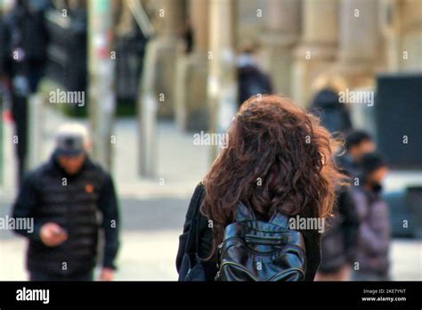 Les gens dans la rue uk Banque de photographies et dimages à haute