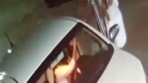 Vídeo bandidos armados roubam carro de mulher em Brotas