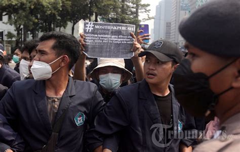Aksi BEM SI Peringati 2 Tahun Pemerintahan Jokowi Maruf Amin Foto 14