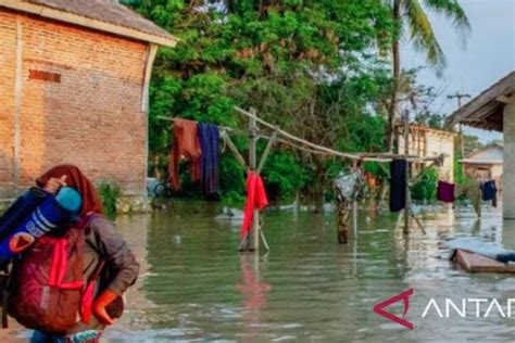 Banjir Merendam Ratusan Rumah Di Karawang