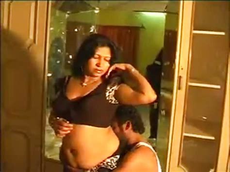 Una Milf Indiana Tettona Tutta Nuda Voglioporno