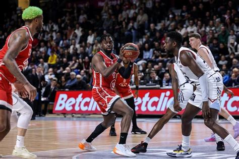 Basket Dans Un Duel Important Pour Les Playoffs Cholet Chute