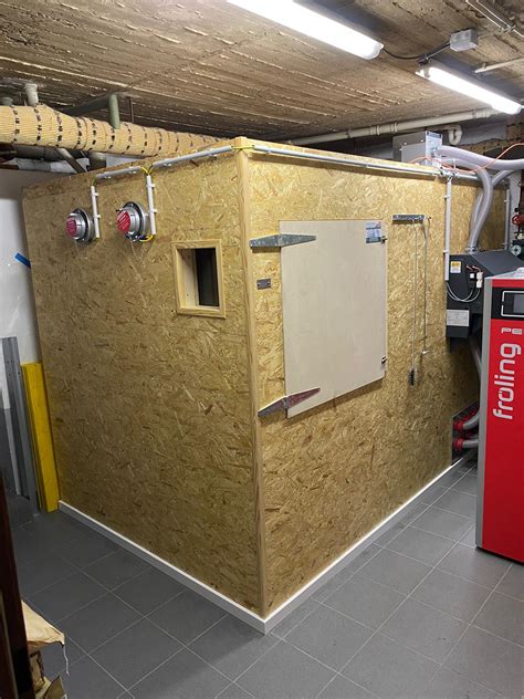 Ein Pellets Bunker Innen oder Außenschreinerei