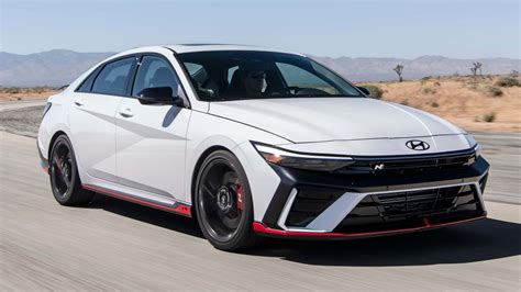 Hyundai Elantra N 2024 sở hữu diện mạo hầm hố hơn giá khởi điểm 34 850 USD