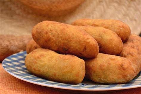 Bolinho de mandioca assado e recheado receita low carb bem fácil de