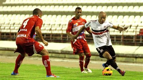 gol no fim Santa Cruz vence CRB fora e fica 1º lugar geral