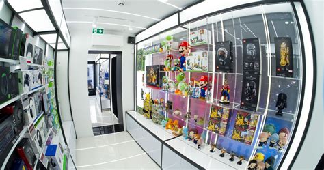 Apre in Italia il primo Flagship Store di GameStop al mondo Pokémon