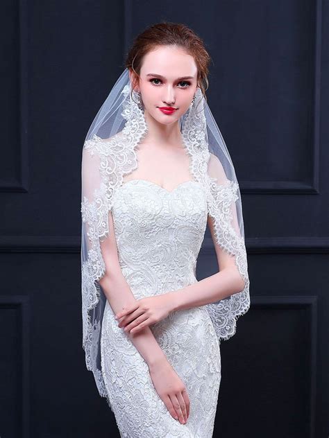 Velo Corto Da Sposa Con Tulle E Pizzo Chantilly Delicato Fashion