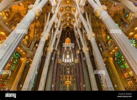 Bas Lica I Temple Expiatori De La Sagrada Fam Lia Barcelona Catalonia