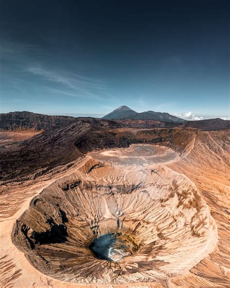 Vista aérea da cratera do monte bromo é um vulcão ativo no parque