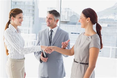 9 Powerful Ways To Make A Great First Impression HooShout