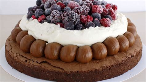 Fácil en pocos pasos y deliciosa Marquise de chocolate con frutos