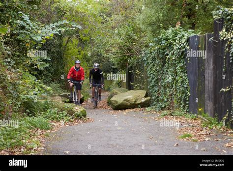 Aktive Senioren Radfahrer Radfahren Stockfotos Und Bilder Kaufen Alamy