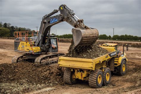 Transporte Carretero El Camión Articulado de Volvo llega al mercado
