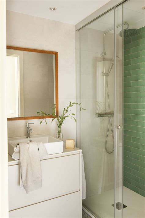 10 baños pequeños con ducha muy completos al detalle y con plano 2022