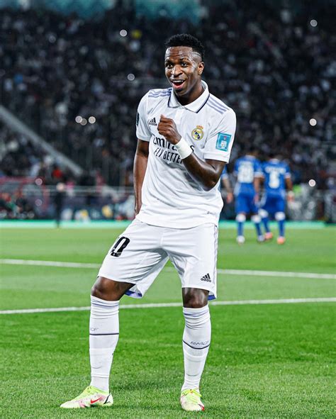 Vini Jr do Real Madrid completa 23 anos veja trajetória números de