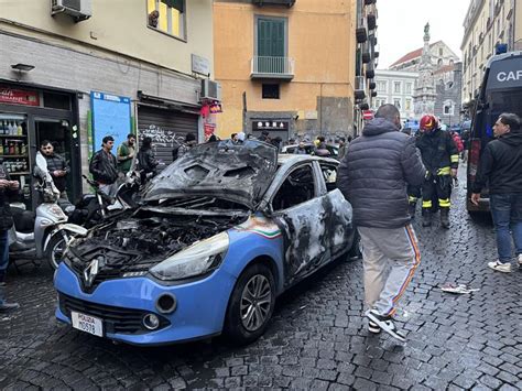Napoli Eintracht Guerriglia In Centro Violenti Scontri Tra Ultras