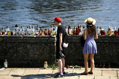 Tragiczny Wypadek W Krakowie Pogrzeb Znajomych Syna Peretti