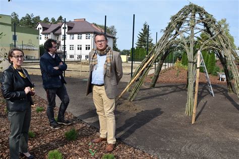 Kadzidło Arboretum i boiska do siatkówki plażowej powstają przy szkole