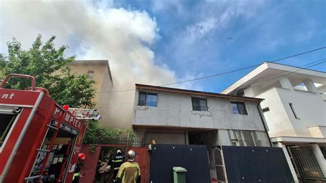 Alertă în Capitală Incendiu de proporții la două case din sectorul 2