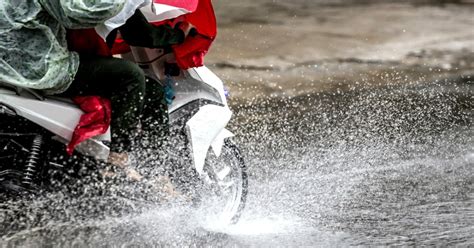 Is It Dangerous To Ride A Motorcycle In The Rain Reviewmotors Co