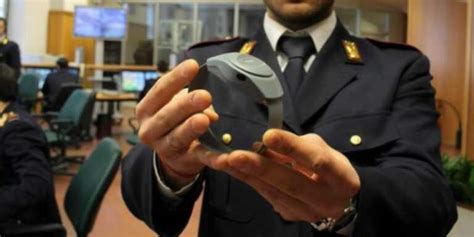 Torre Annunziata Perseguita L Ex E Il Figlio 12enne Lo Fa Arrestare