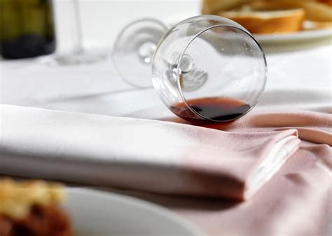 Enlever Une Tache De Vin Rouge 10 Trucs Qui Marchent Vraiment