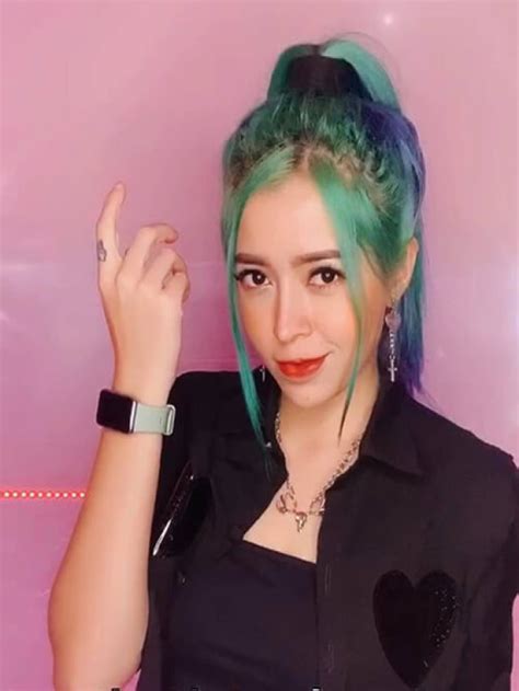 Linh Barbie là ai Tên thật sinh năm quê quán và người yêu TikToker
