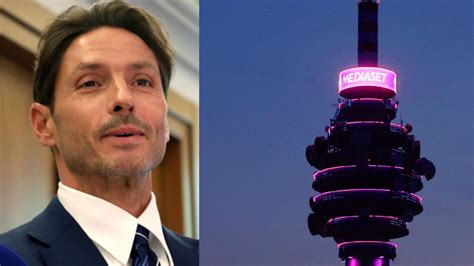 Mediaset La Torre Si Tinge Di Rosa Contro Il Cancro Al Seno Al Via La