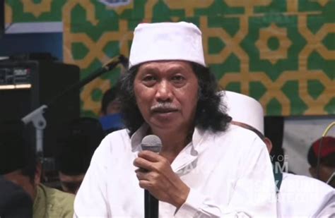 Profil Cak Nun Emha Ainun Najib Sastrawan Yang Viral Usai Sebut Jokowi