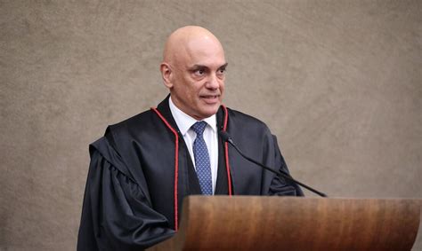 Moraes diz que não há proibição de roupa verde e amarela para votar