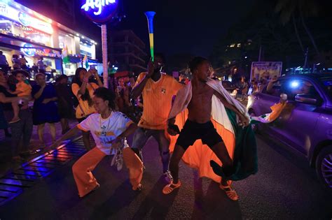 La joie des supporters ivoiriens après la victoire contre le Sénégal au