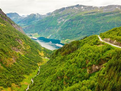 Fjord Geirangerfjord Avec Le Ferry Boat Norv Ge Photo Stock Image Du