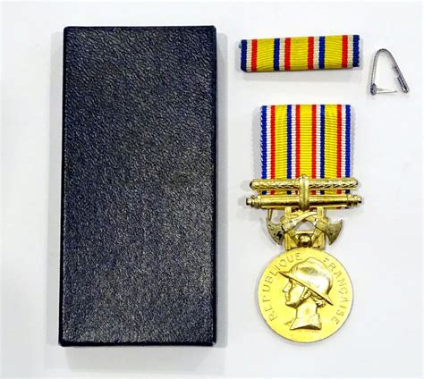 Médaille d honneur des sapeurs pompiers Module en vermeil graveur Bazor