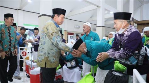 Pj Gubernur Jateng Sambut Kedatangan Jemaah Haji Kloter I Embarkasi