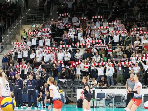 Kibice ŁKS wspaniale dopingowali siatkarki w meczu z liderem Zobacz