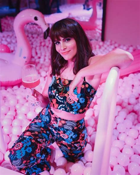 Quién es la actriz que hace de Fabiana Cantilo en la serie de Netflix
