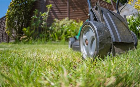 Ma tondeuse à gazon coupe de façon irrégulière Pourquoi Comment
