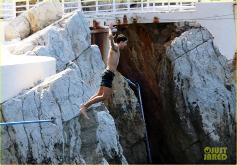 Manu Rios Goes Shirtless During A Cannes Beach Day Photo