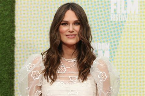 Keira Knightley S Dress Split In Two Before Red Carpet