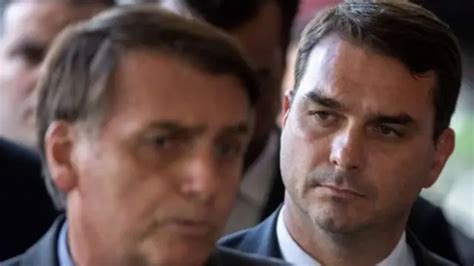 Após um ano de espera Flavio Bolsonaro consegue adiar revisão de foro