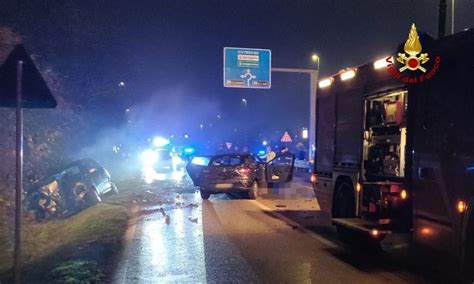 Sbalzato Nel Fosso Da Auto Pirata Livio Esce Dalla Vettura Ma Viene