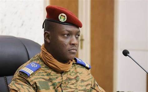 Adama Ou Draogo Dit Damiss Crit Une Lettre Ouverte Au Capitaine